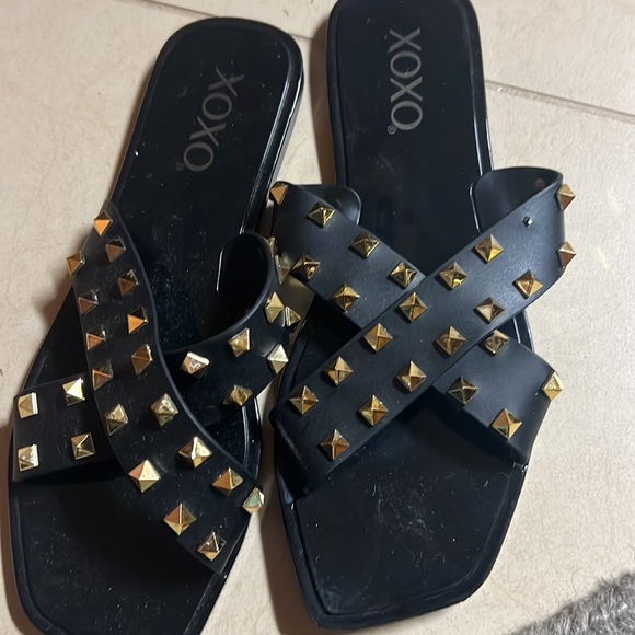 XOXO | Shoes | Xoxo Nwot Black Jelly Flats Sandals With Gold Pyramid ...